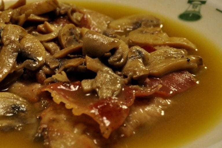 What to Eat in Rome: 25 Delicious Traditional Roman Dishes